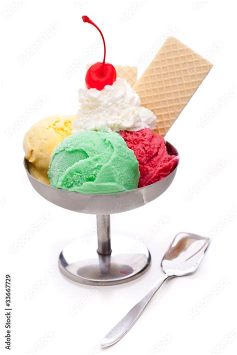 Buntes Eis Mit Drei Kugeln Eis Stock Foto Adobe Stock