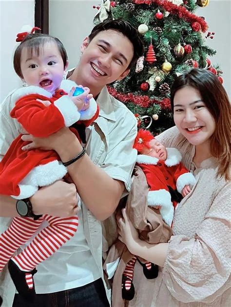6 Potret Gaya Artis Rayakan Natal 2022 Dengan Anggota Baru Keluarga