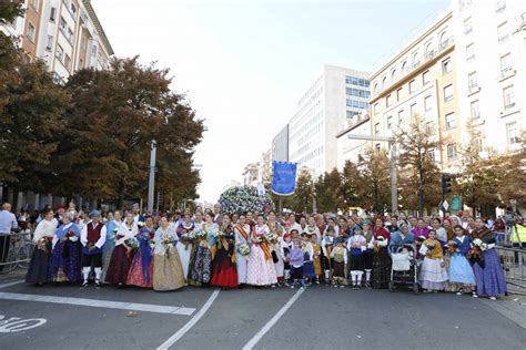 Fotos De Los Grupos De La Ofrenda De Flores A La Virgen Del Pilar