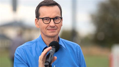 Morawiecki ponownie uderza w Holland Robi z Polaków bandę ciemniaków