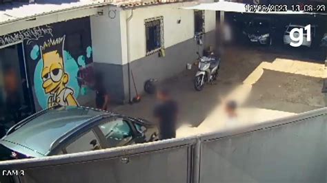Vídeo mostra momento em que homem é morto a tiros em barbearia em Juiz