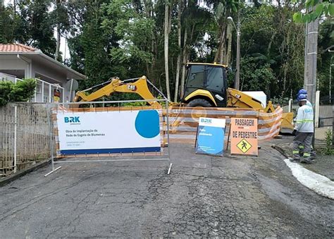 Bairro de Blumenau recebe obras para implantação da rede coletora de