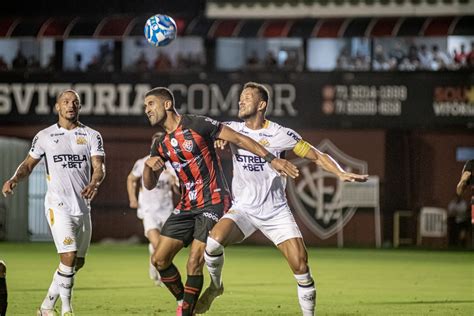 Vitória é derrotado em casa pelo Criciúma e perde liderança da Série B