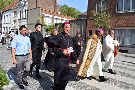 DES ÉVÊQUES DE CHINE À LA GRANDE PROCESSION Cathédrale Notre Dame de