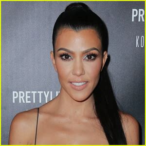 Kourtney Kardashian Shows Off Growing Baby Bump During Hawaii Vacation