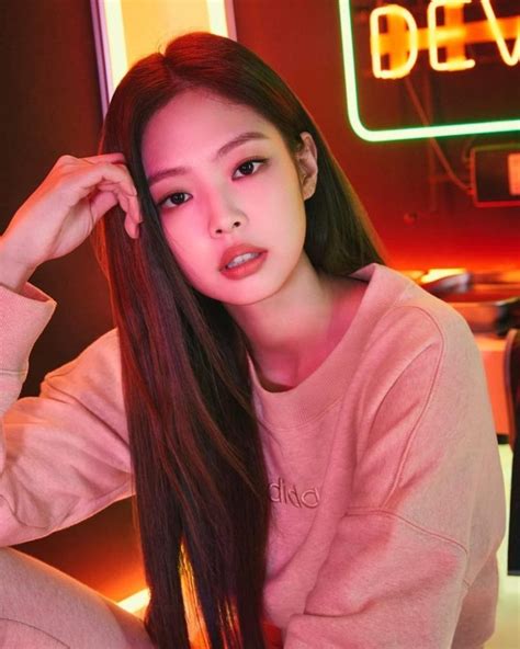 Jennie Bromea Sobre Los Rumores De Que Tiene Un Romance Con Taehyung De