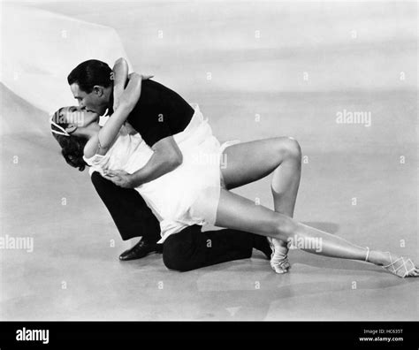 SINGIN IN THE RAIN Cyd Charisse Gene Kelly 1952 Stock Photo Alamy