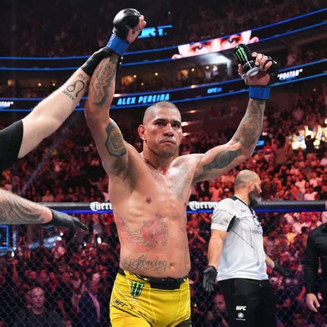 UFC 295 Poatan faz história contra Prochazka e conquista cinturão após