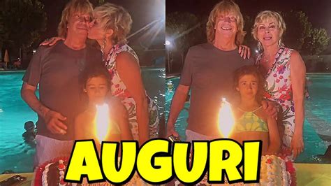 Enzo Paolo Turchi Compie 74 Anni Festeggia Assieme A Carnen Russo E La
