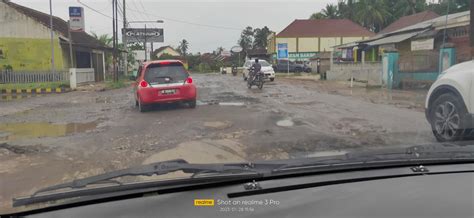 Jalan Rumbia Kabupaten Lamteng Rusak Parah Dan Viral Di Akun Tiktok