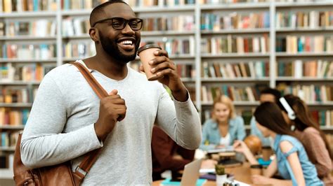Inscrições abertas para bolsas em Harvard MIT e Stanford
