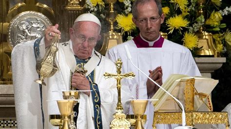 El papa reclama una participación más activa de los laicos en la Iglesia