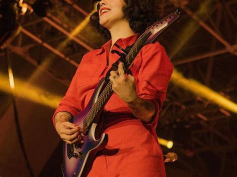 El Poderoso Mensaje Con El Que Mon Laferte Pos Desnuda En Los Premios