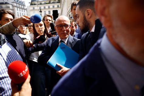 Je suis le président je vais à mon bureau Exclu de son parti Éric