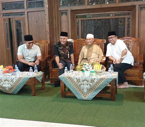 Sowan Ke Kiai Ponpes Al Muayyad Ganjar Pamitan Maaf Bila Selama