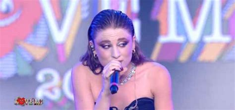 Amici 22 Angelina Mango Voglia di vivere é disco d oro Il nuovo