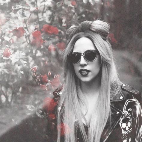 Pin By Sylvia Stone On Beautiful Lady Gaga Round Sunglass Women Sunglasses Women