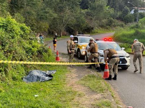 Homem é morto a tiros após briga em bar