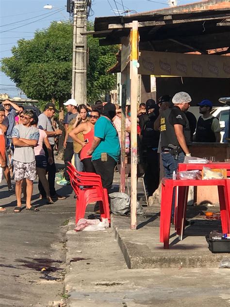 Policiais são assassinados a tiros em bar no Bairro Vila Manoel Sátiro