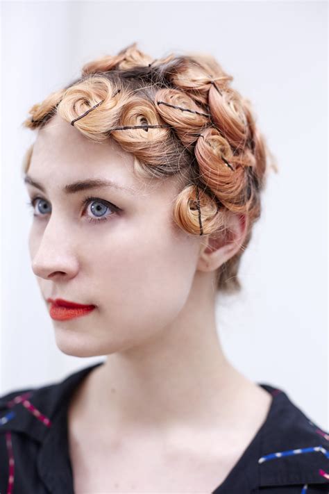 This Pin Curls Hair Tutorial Delivers Bouncy Waves Without A Curling