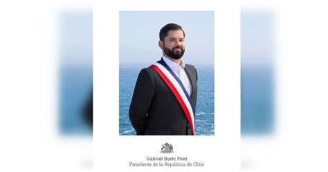 Así es la foto oficial del presidente Gabriel Boric sin corbata y con