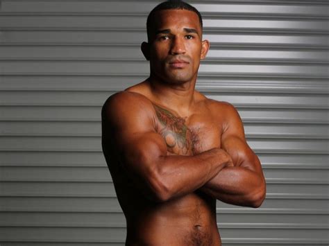 Esquiva Falcão lança desafio para enfrentar brasileiro no co main event
