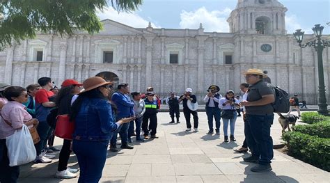 Turistas Participan En Recorrido De Las Siete Estaciones Por Semana