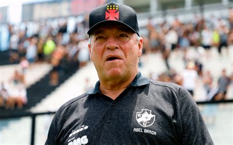 Vasco acerta a contratação do técnico Maurício Barbieri Abel Braga