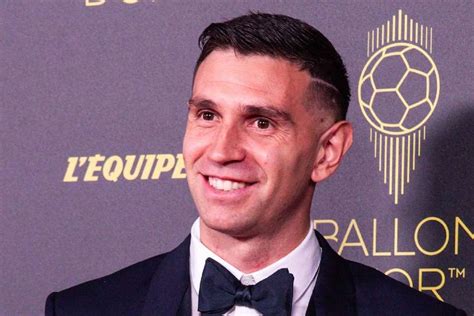 Dibu Martínez ganador del trofeo Yashin en la gala del Balón de Oro