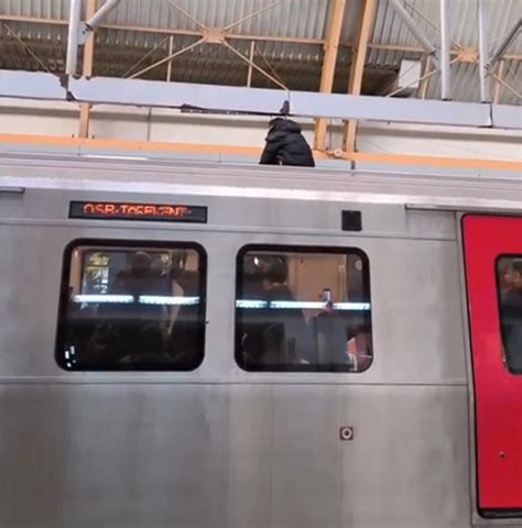 Ankara da Aşk Acısı Çeken Genç Metro Seferlerini Durduurdu Son Dakika