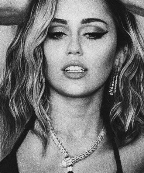 Pin di 𝐴𝑙𝑖𝑐𝑒 su Cʀᴜsʜ Donne iconiche Idee foto instagram Foto di