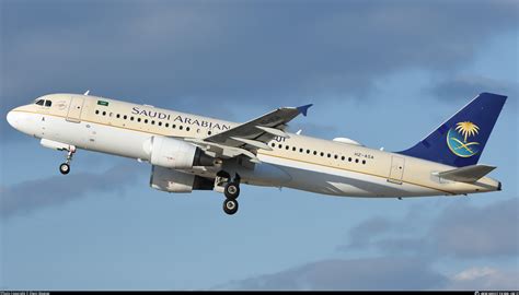 HZ ASA Saudi Arabian Airlines Airbus A320 214 Photo By Elwin Wagner