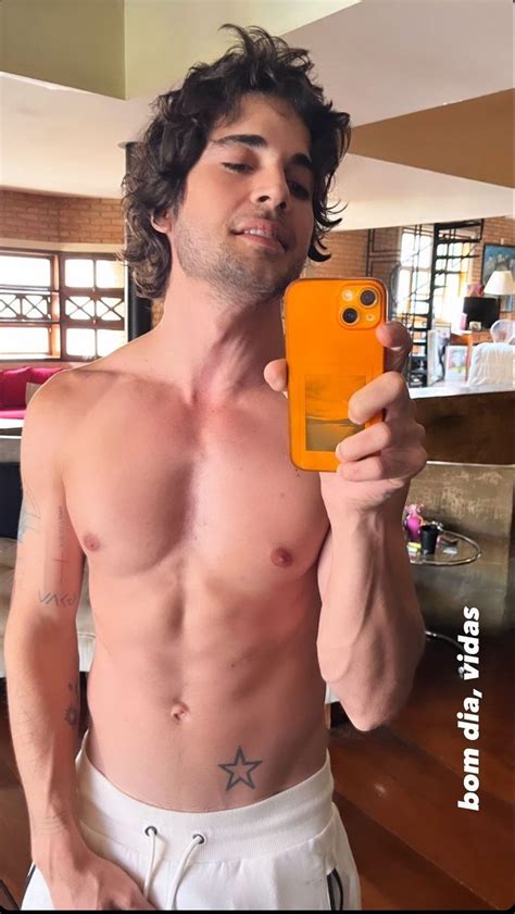 Sem Camisa Fiuk Sensualiza Nas Redes Bom Dia Vidas Vogue Vogue