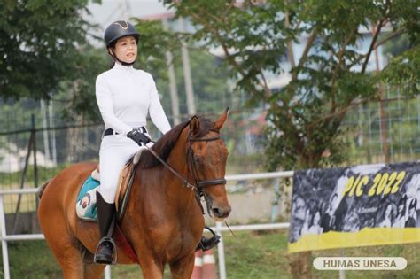 Gali Potensi Atlet Pandesa Riding School Unesa Helat Kompetisi Berkuda