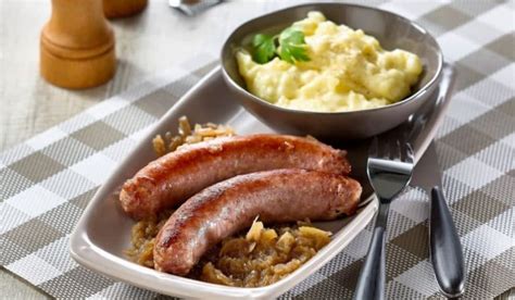 Recette réalisez des saucisses de Toulouse avec oignons et purée de