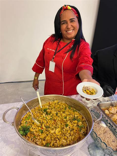 Conheça chef baiana convidada para cozinhar em jantar oferecido por