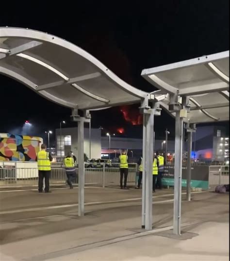 Zborurile pe aeroportul Luton Londra au fost suspendate după un