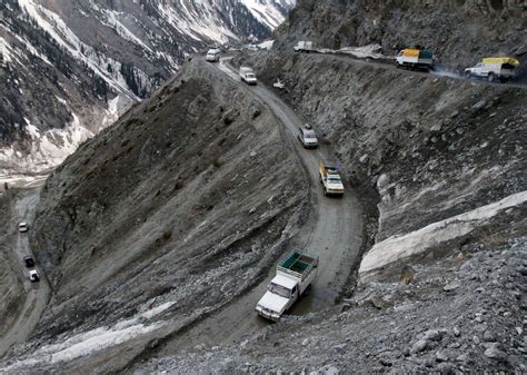 Las 10 Carreteras Mas Peligrosas Del Mundo Gossip Vehiculos