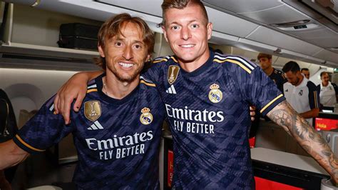 La original presentación del Real Madrid para su segunda camiseta de la