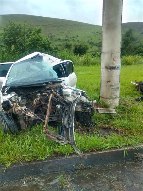 Carro Bate Em Poste E Deixa Duas Feridas Na Br Em Levy Gasparian