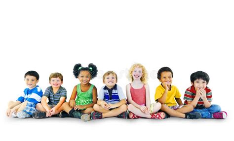 Concept Gai De Groupe Multi Ethnique De Bonheur D Enfants D Enfants