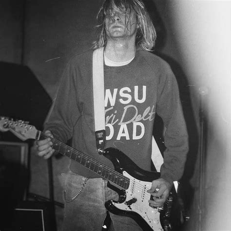 Kurt Cobain S Fender Stratocaster Black Destroyed During Endless