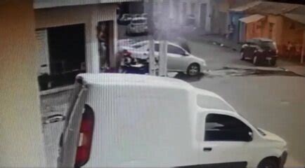 V Deo Mulher Arremessada Ap S Atropelamento Em Arapiraca Al