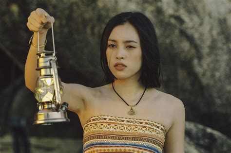 Ngắm loạt ảnh mặt mộc này để hiểu vì sao Tiểu Vy là Mỹ nhân của năm