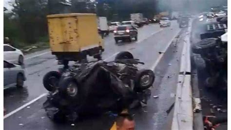Kecelakaan Di Tol Cipularang Truk Ngebut Di Lajur Kanan Hingga Satu