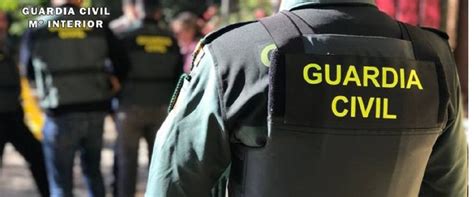 Un Hombre Decapita A Su Padre Y Lanza La Cabeza Contra Un Coche En
