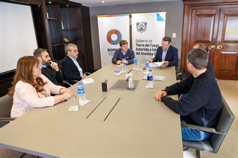 El Gobernador Melella Firm Convenio Con Cwp Global Para Consolidar