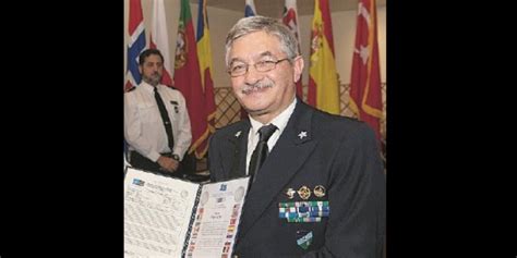 La Nato Premia Messinese Medaglia Per Il Capitano Di Vascello Filippo