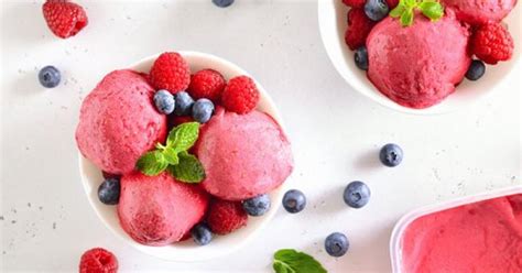 Helado de frutos rojos Postres Fáciles y Ricos