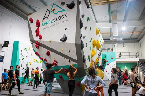 Qué beneficios tiene escalar en rocódromo ROCÓDROMOS